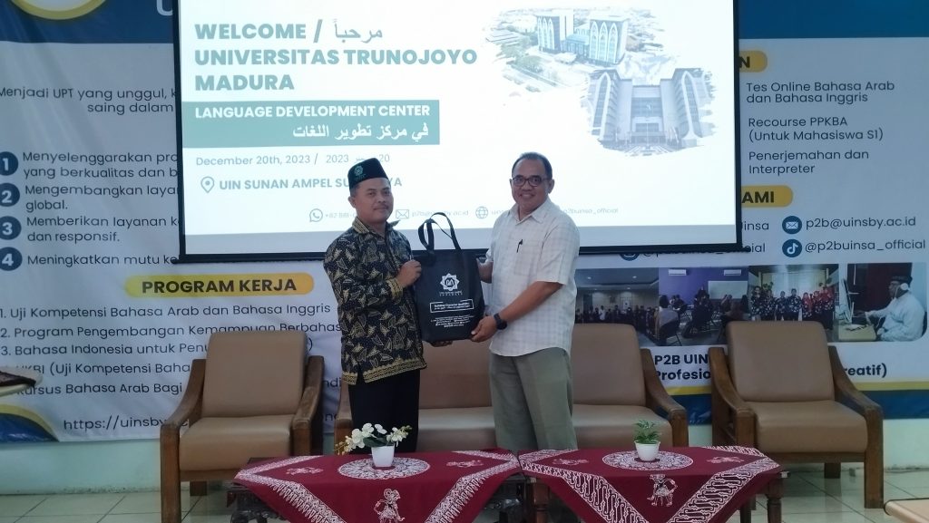 Pusat Bahasa Universitas Trunojoyo Madura Lakukan Studi Banding ke ... Pusat Bahasa Universitas Trunojoyo Madura Lakukan Studi Banding ke ...