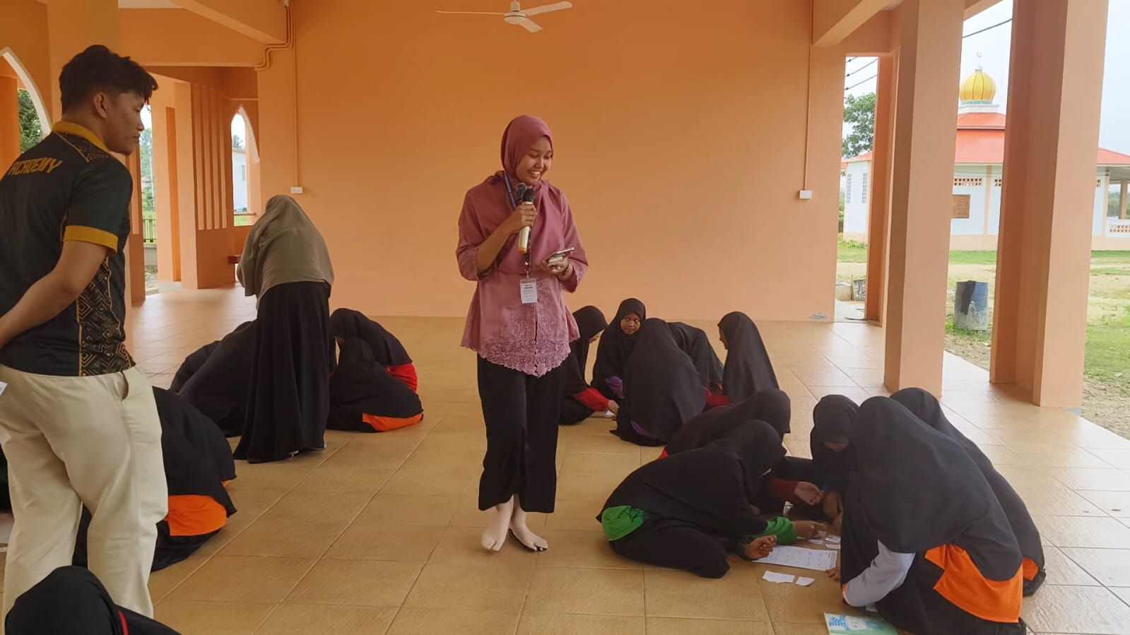 English Day di Sekolah Santiwitaya: Sukseskan “Fun Learning with Gaming” – UINSA